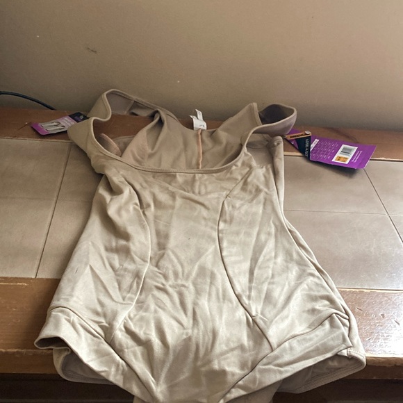 Flexees | Intimates & Sleepwear | Flexees Shaper M Nwt | Poshmark